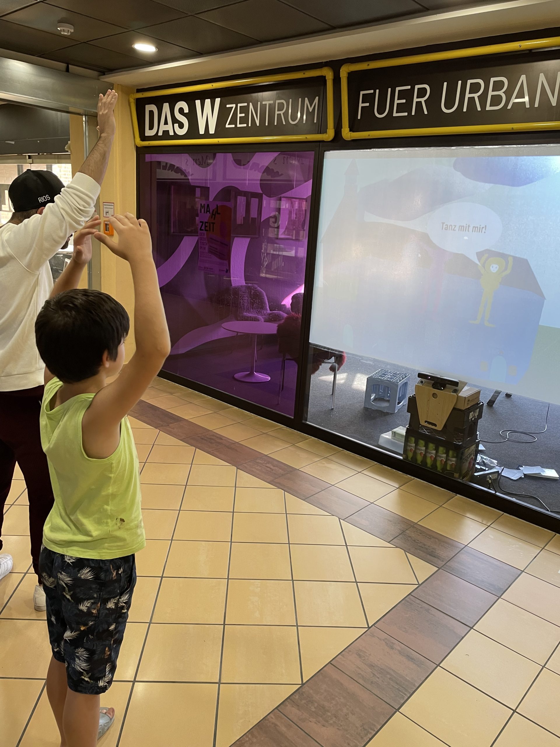 Hello! A Virtual Encounter - Das W